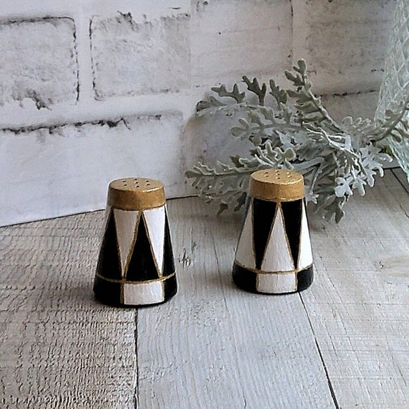 The Crafty Hobbit | Accents | Harlequin And Elegant Checks Black And ...